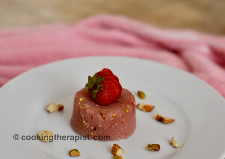 Strawberry Sooji Sheera / Strawberry semolina pudding - Cooking Therapist